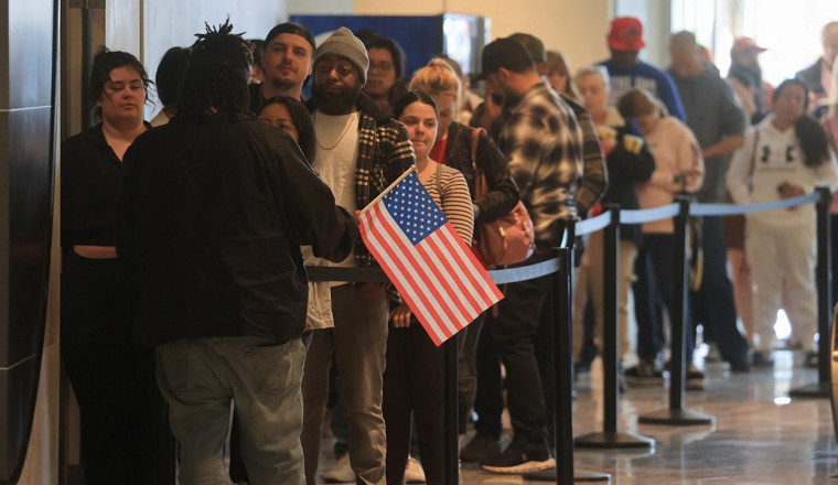 Major battleground states extend polling hours in key precincts: What ...