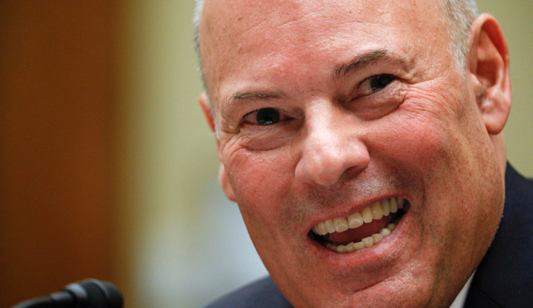 USPS signs agreement with DOGE, agrees to cut 10,000 workers: ‘Broken ...